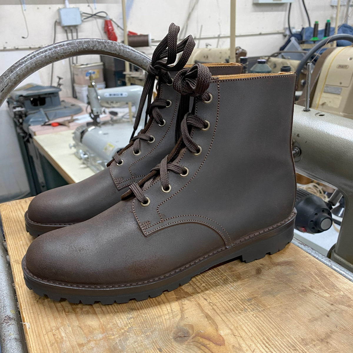 Desert Walking Boots Oiled Leather - Bark Brown - MADE IN ENGLAND ...